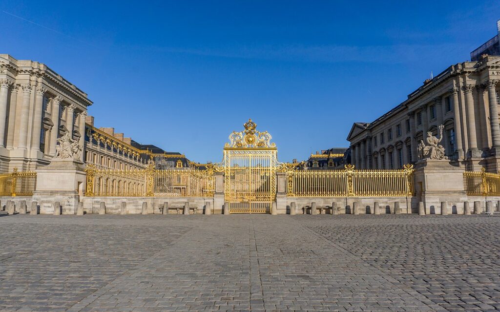 The Most Famous Gates in the World and Their Interesting Stories - Onverze